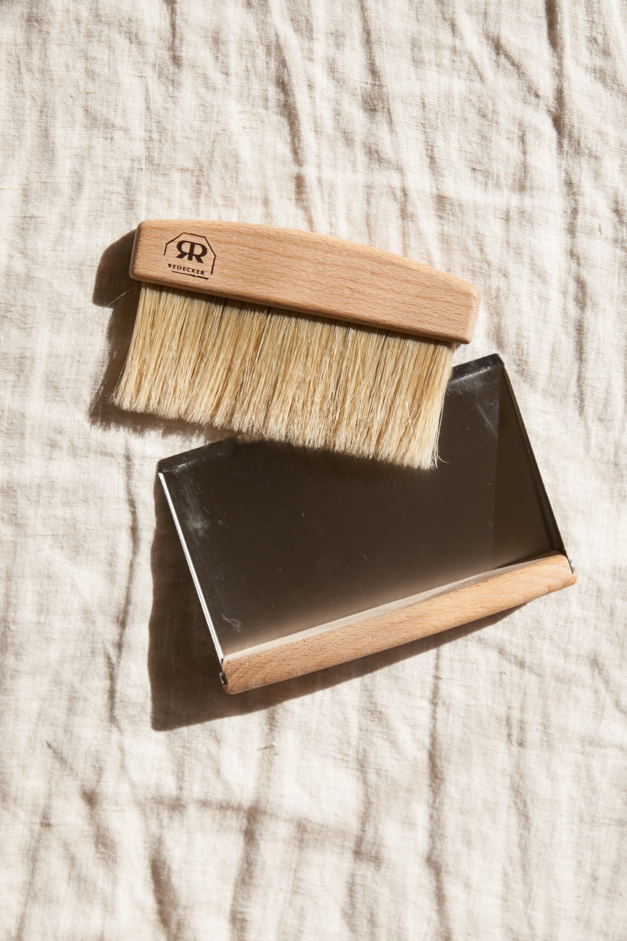 Magnetic Crumb Brush – Earthen