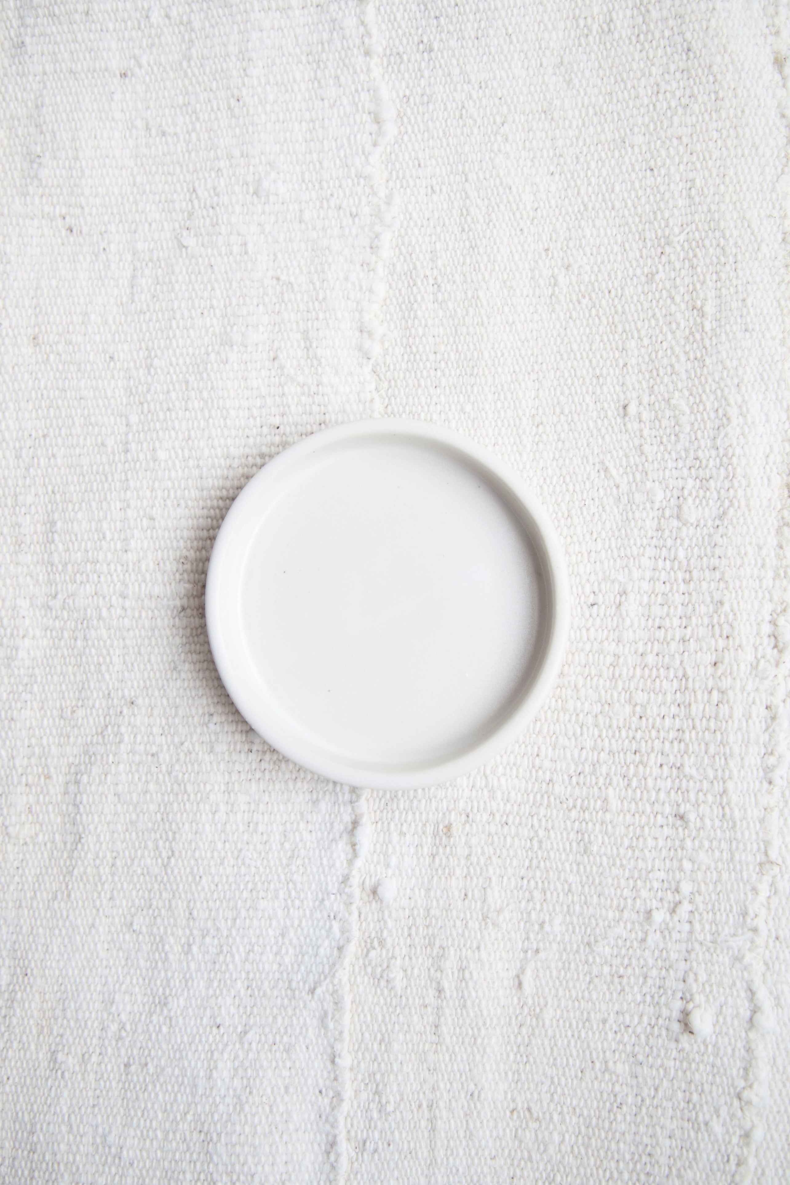 Offering Dish / Snow – Earthen